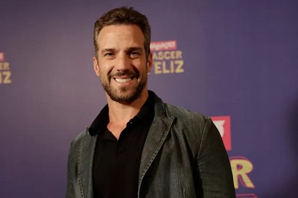 Carlos Bonow celebra sucesso como Helder em 'O Outro Lado do Paraíso ...